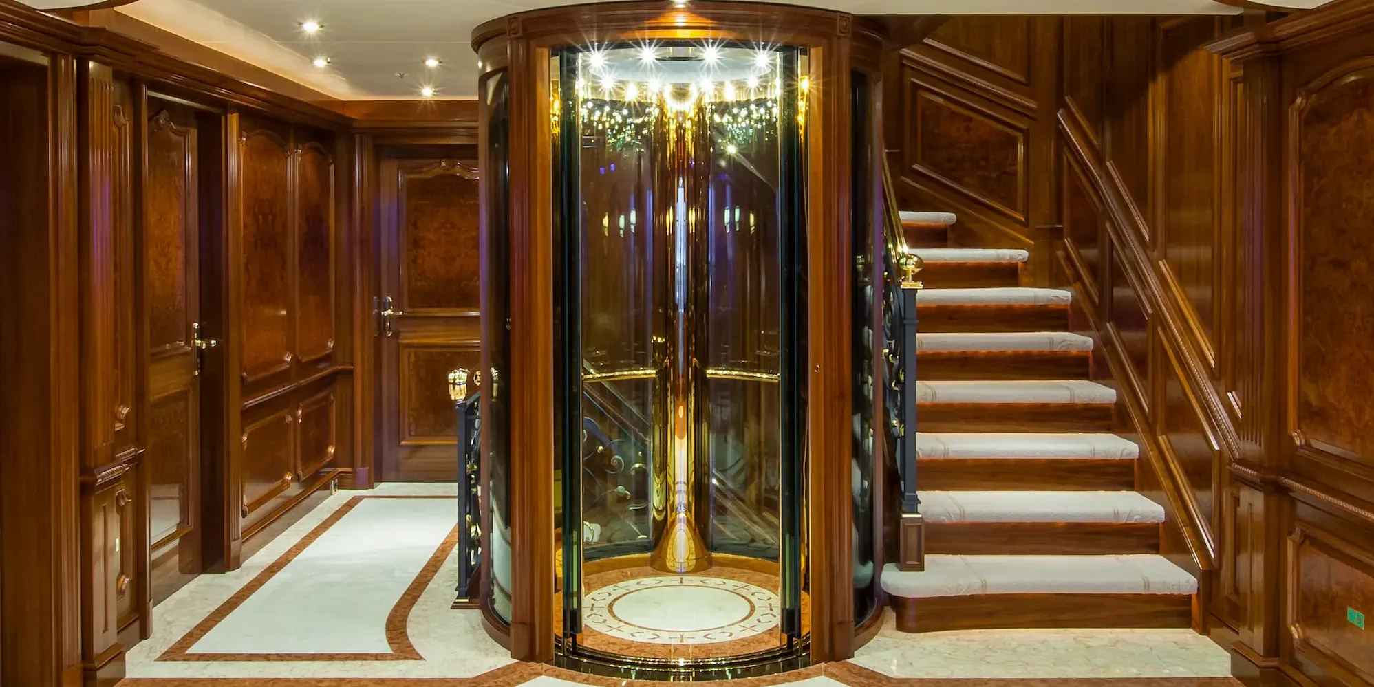 Reference: Glass and wooden elevator MARTHA ANN | LUTZ